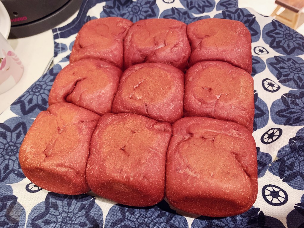 Beetroot Pull-Apart Bread Rolls – My Dose of Sugar